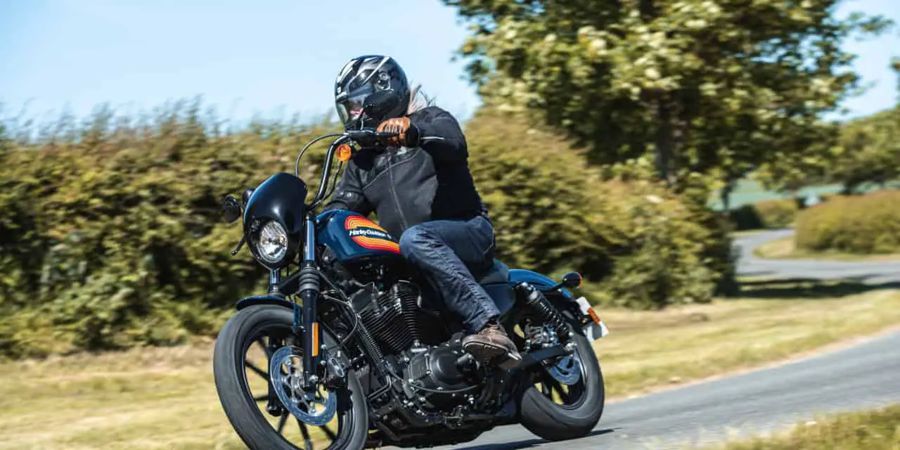 Harley Davidson 48 Vs Iron 1200 - White Star Rides